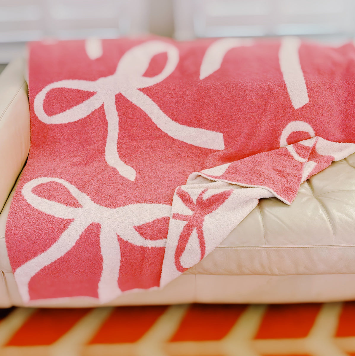 Bow Party Coziest Blanket – Nicoletta Carlone